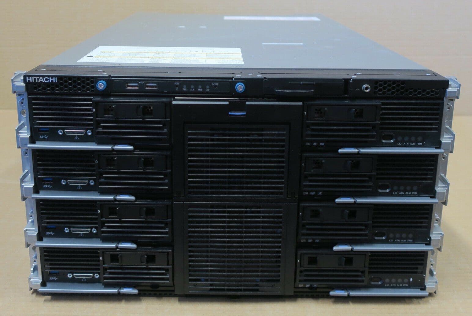 Hitachi Compute Blade CB 500 4x CB520X Blades Each With 2x E7-8880v2 ...