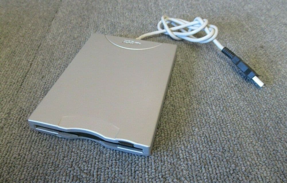 Hitachi PC-UF2231A 5535615-001 Silver External USB Floppy Disk Drive