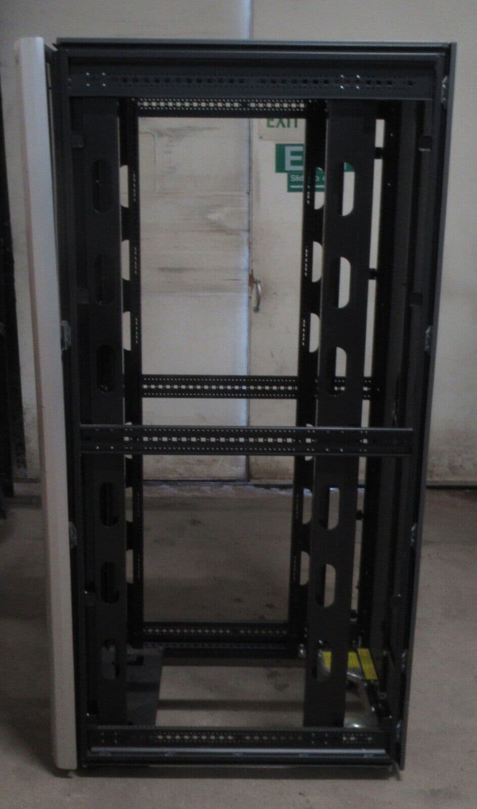 HP 10642 G2 42U Server Networking Rack Cabinet Enclosure 383573-001 No Sides