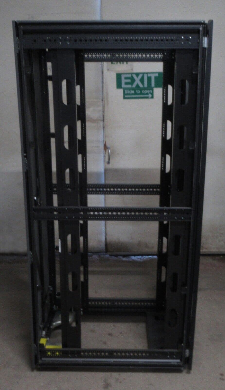 HP 10642 G2 42U Server Networking Rack Cabinet Enclosure 383573-001 No Sides