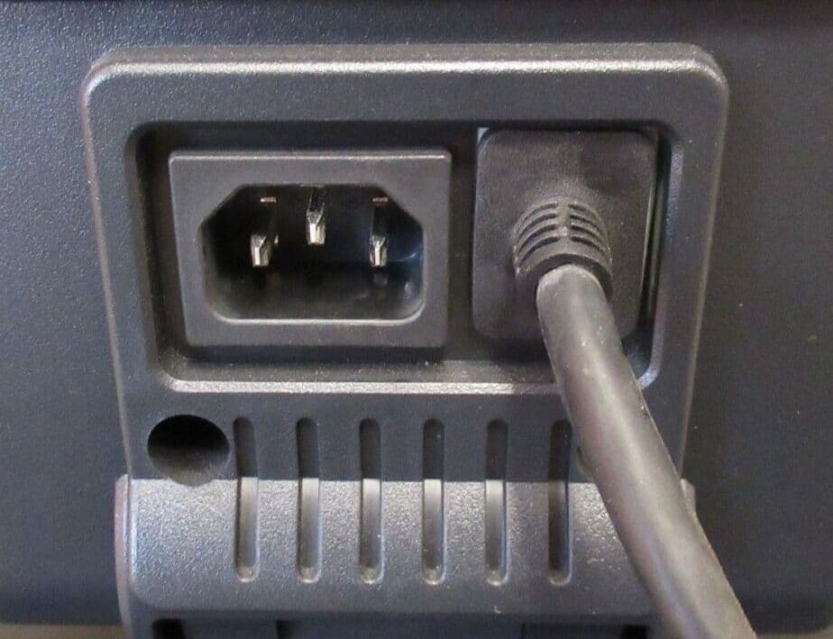 HP 1502 15 Inch LCD TFT Black & Silver Flat Screen Colour Monitor VGA