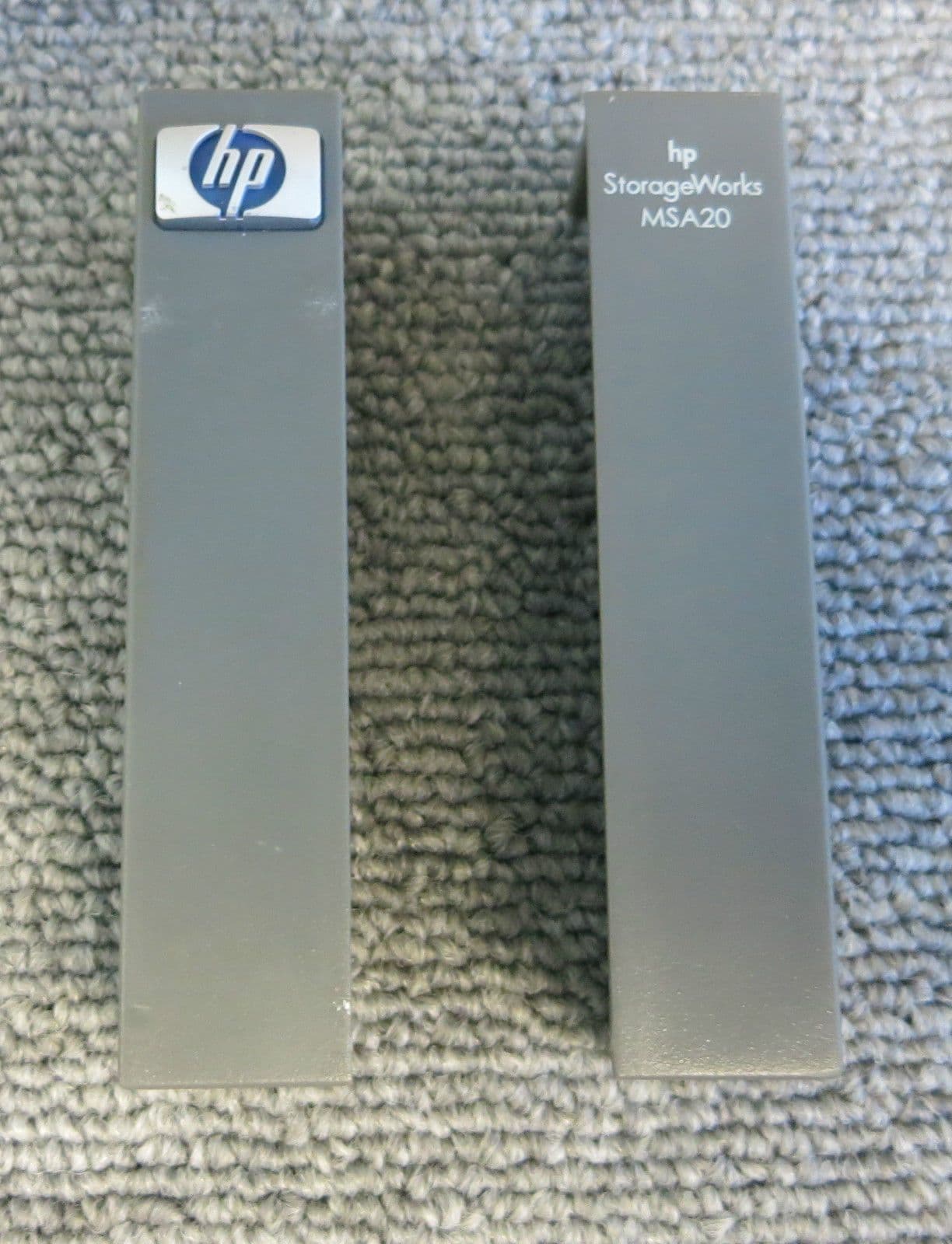 HP 359819-001 StorageWorks MSA20 Left And Right Grey Bezel Ears