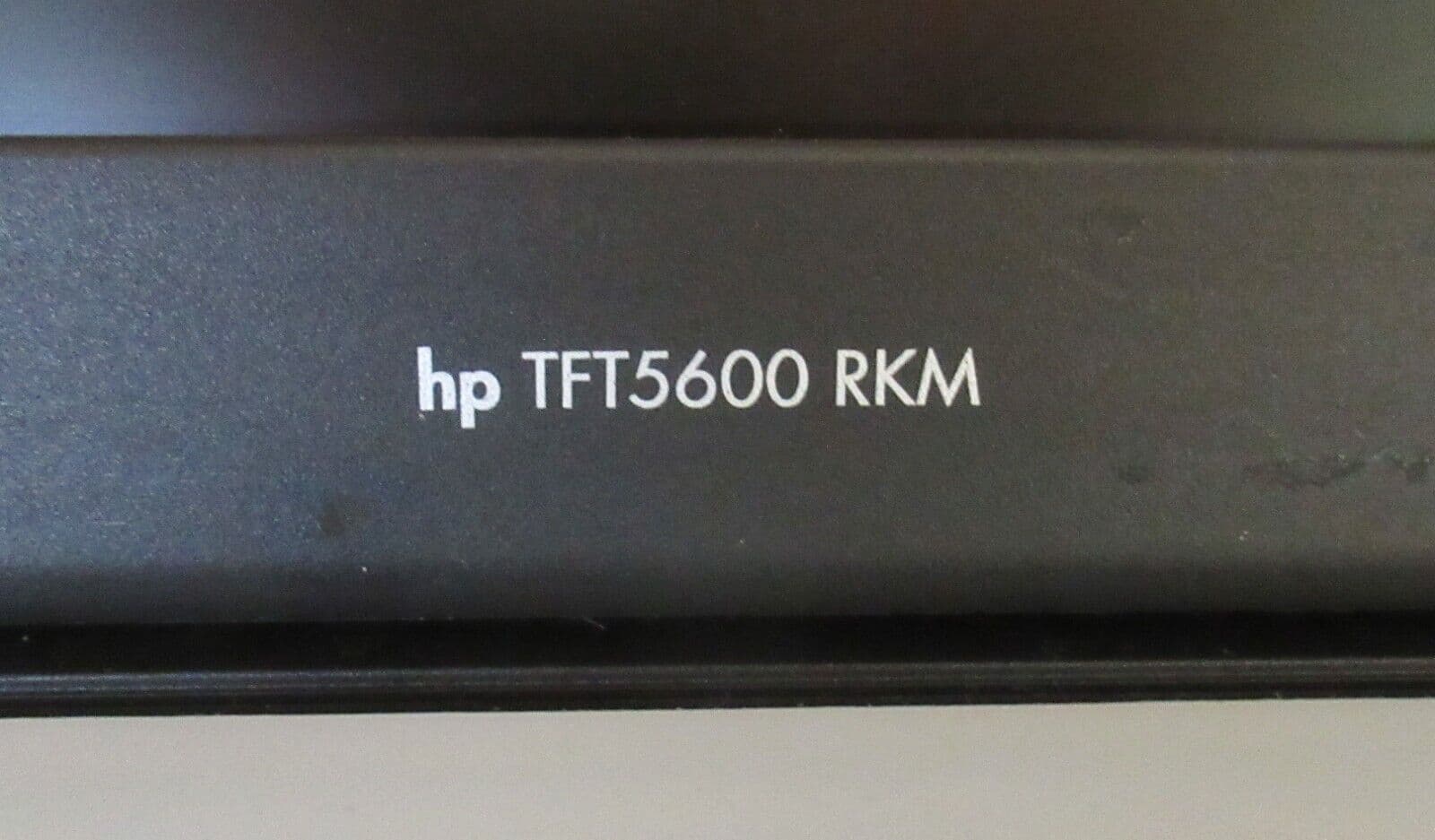 HP Compaq TFT5600 RKM 15" LCD 1024 x 768 Rack Mount Monitor UK Keyboard ...