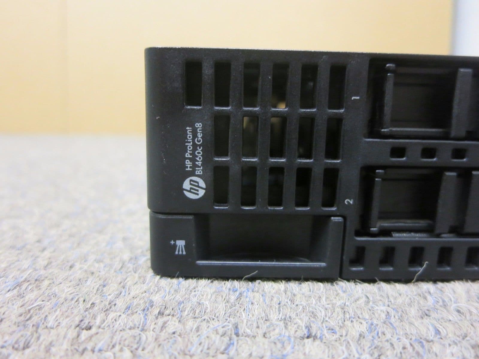 HP ProLiant BL460c Gen8 Blade Sever 666162B21 No Processor Or Memory