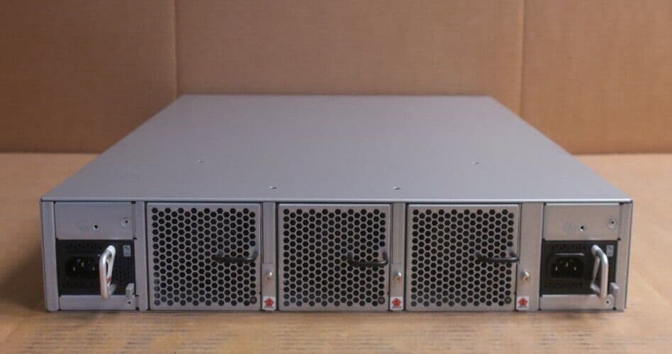HP SN6500B Brocade 6520 96-Port SFP 16Gb FC Switch C8R45A 72-Port Active