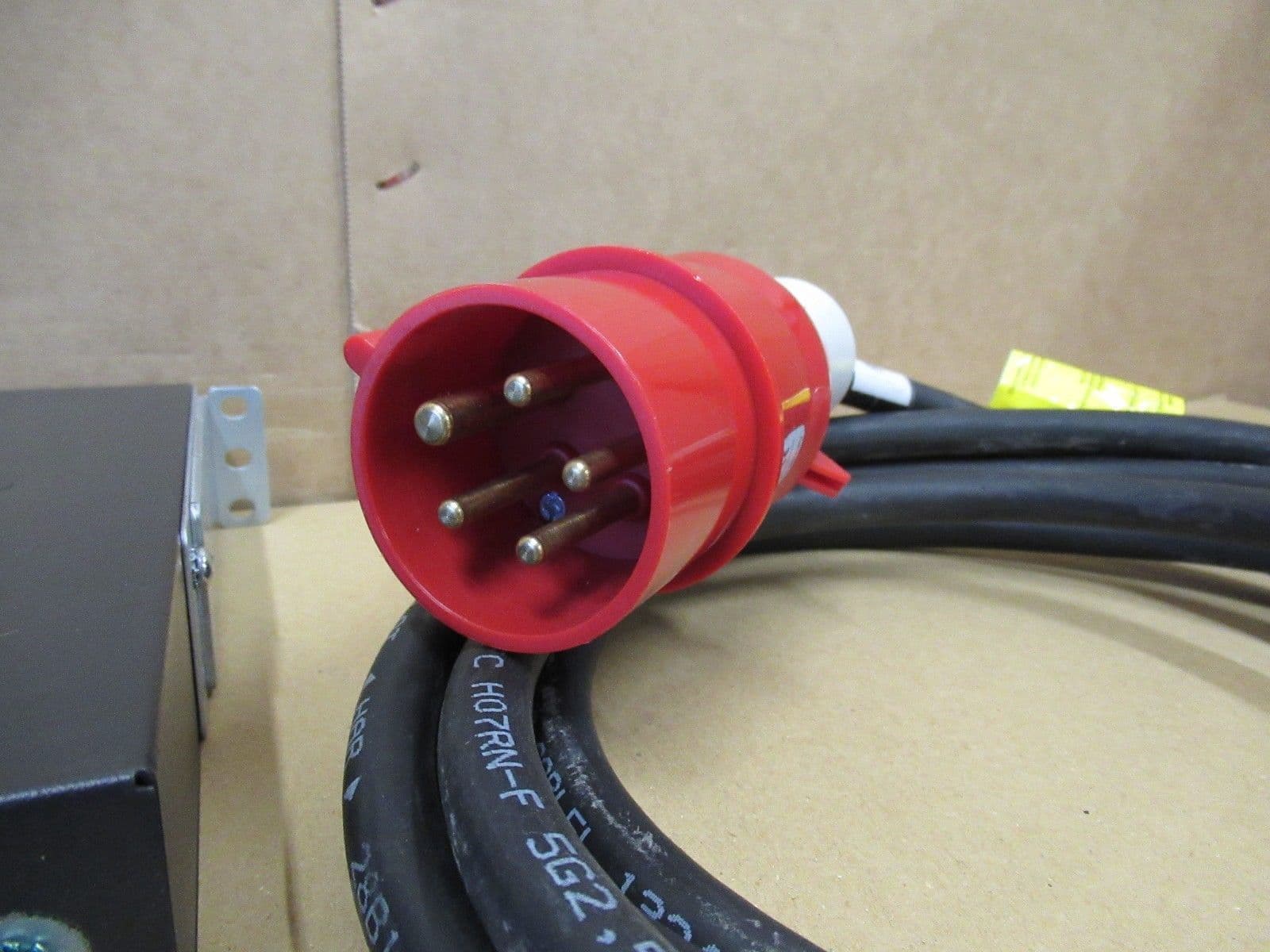 HPE Basic Modular 3Ph 11kVA/60309 5-wire 16A/230V 6xC19 Horizontal PDU ...