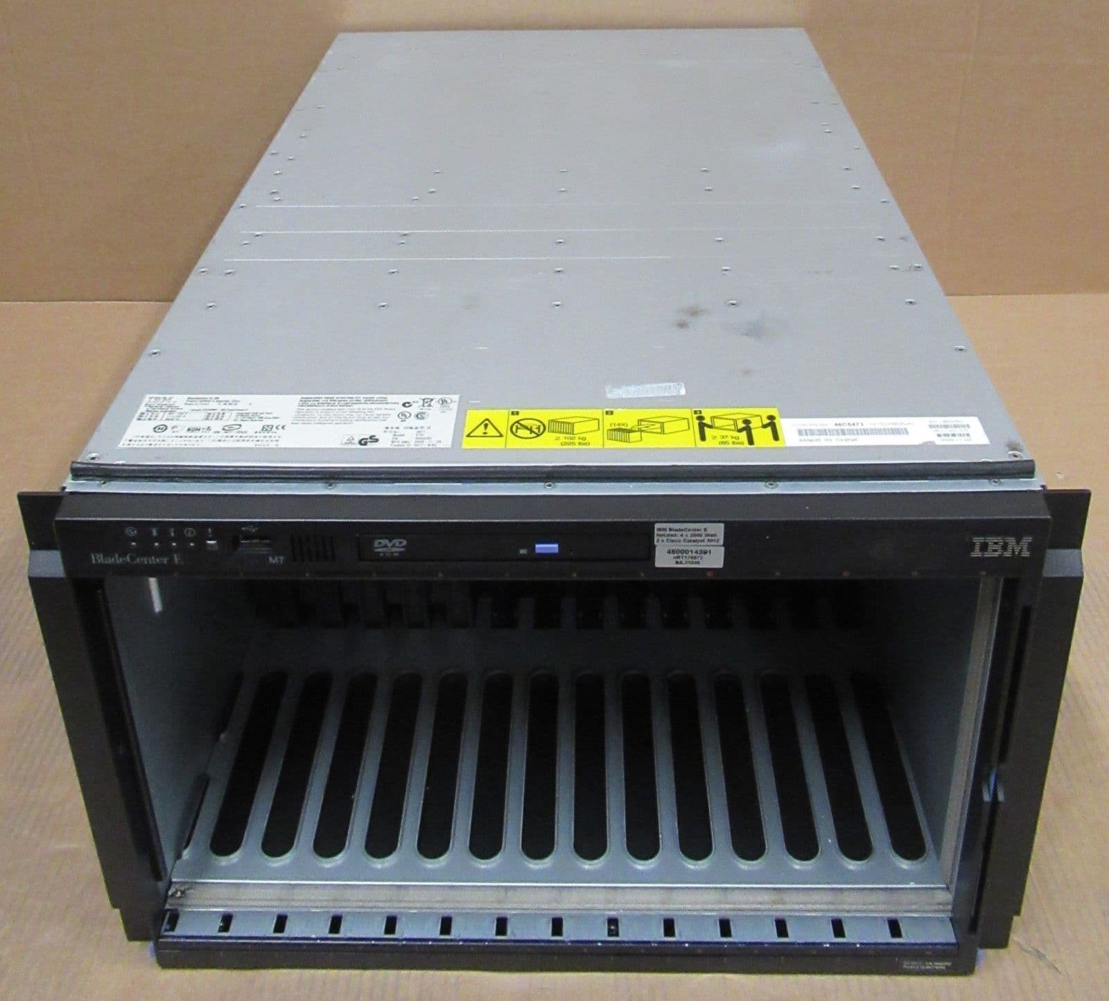 IBM BladeCentre E 8677 Chassis RackMount Server System 4x PSU 46C5473