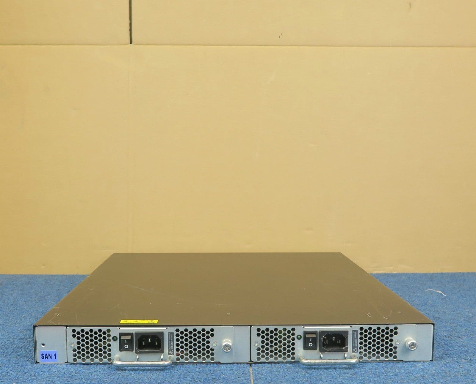 IBM SAN40B-4 2498-40E 40 Port 8Gbps Fibre Channel 24 active ports 1U ...