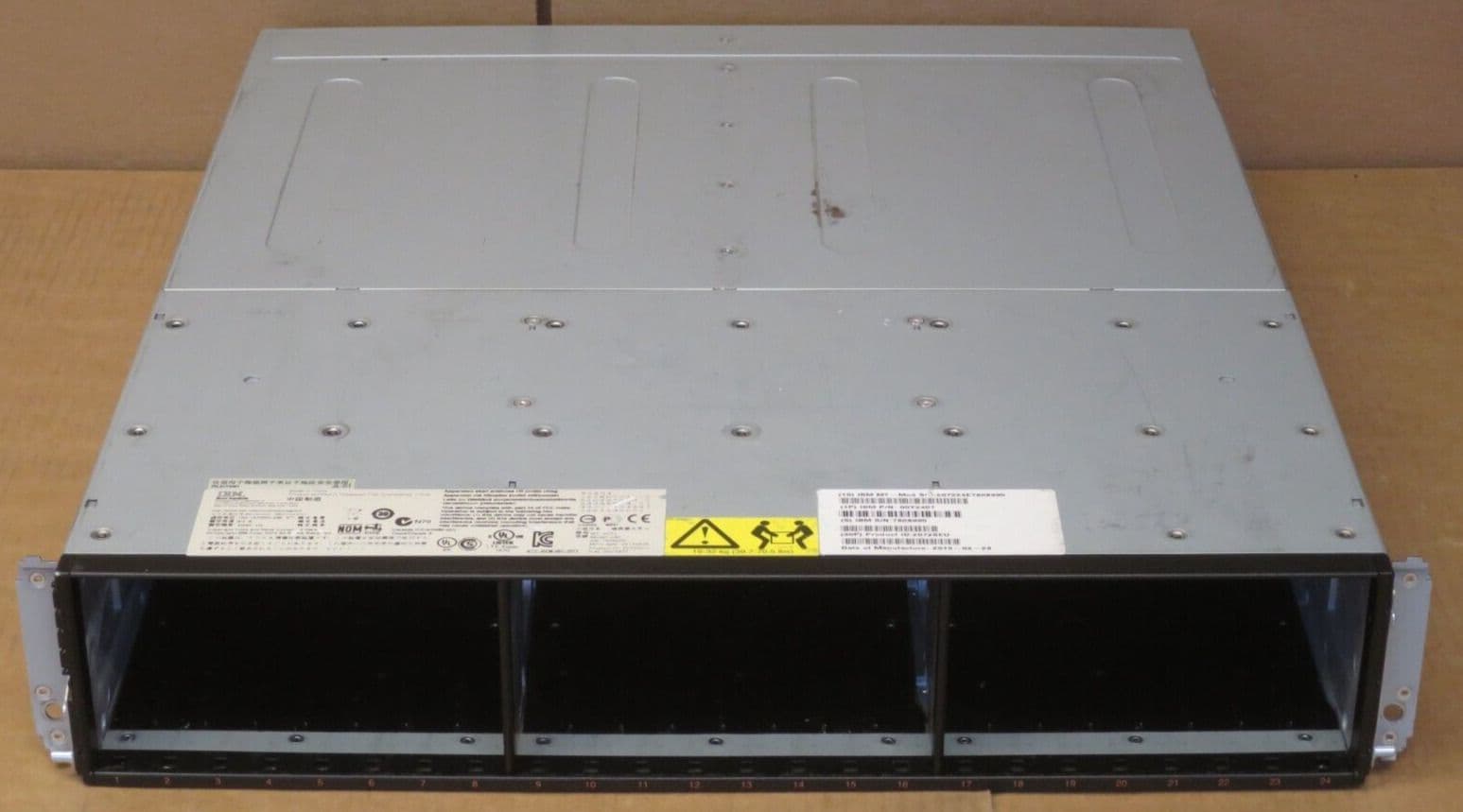 IBM Storwize V3700 2072-24E Expansion Array 24x 2 5" SAS 2x Expansion ...