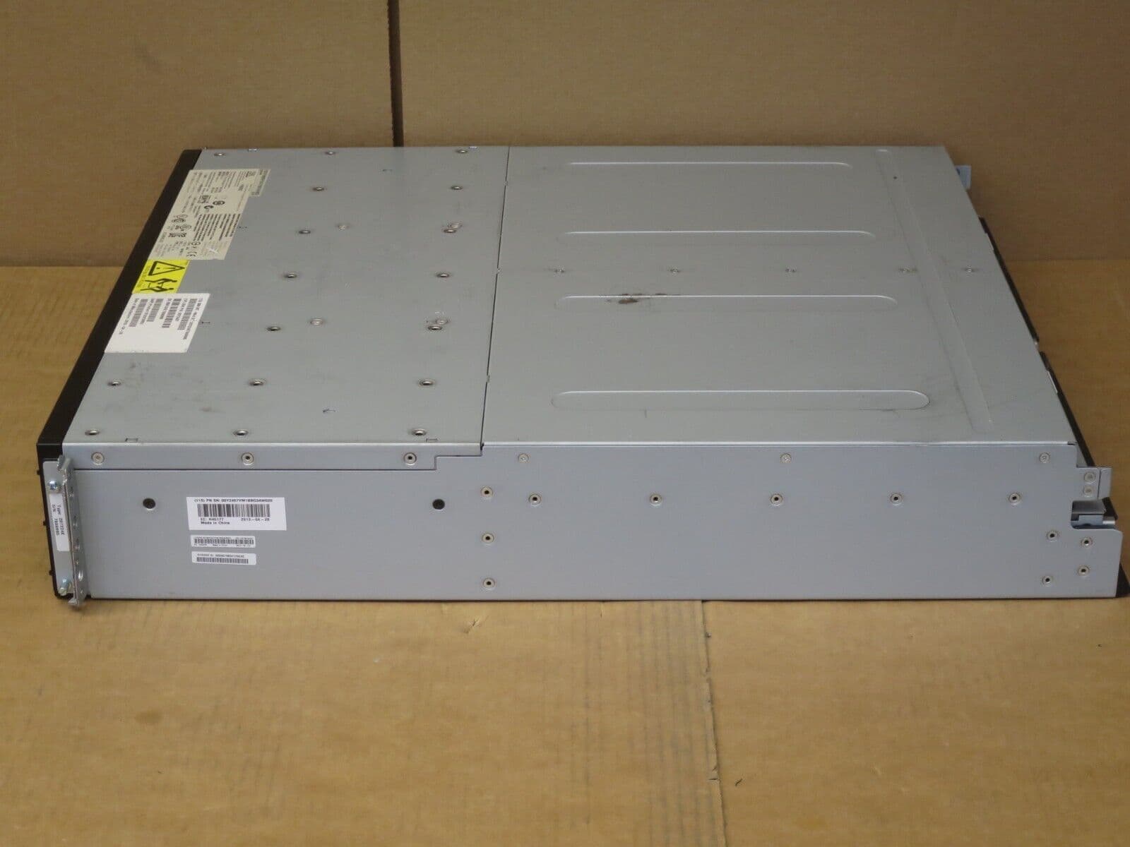 IBM Storwize V3700 2072-24E Expansion Array 24x 2 5" SAS 2x Expansion ...