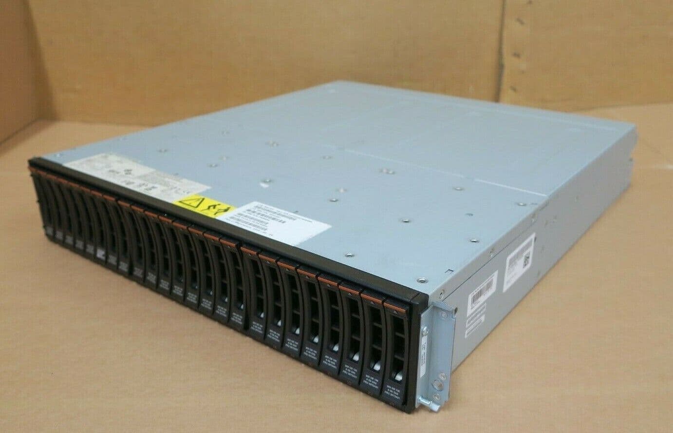 IBM Storwize V3700 2072-24E Expansion Array 25x 900GB HDD 2x Exp cable