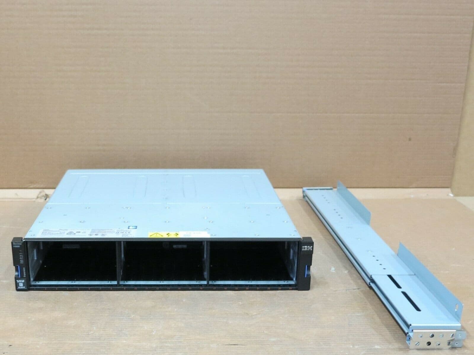 IBM Storwize V5000 2078 24E Expansion Array 24 X SFF 2 5 2 X EMM And 2 ibm-storwize-v5000-2078-24e-expansion-array-24-x-sff-2-5-2-x-emm-and-2