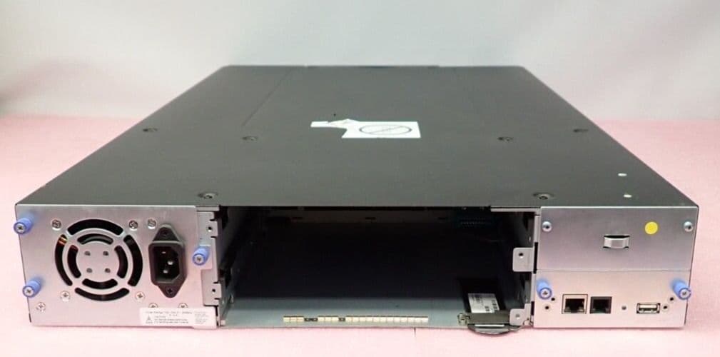 IBM System Storage TS3100 3573 L2U Tape Library Enclosure 45E1010 no drives
