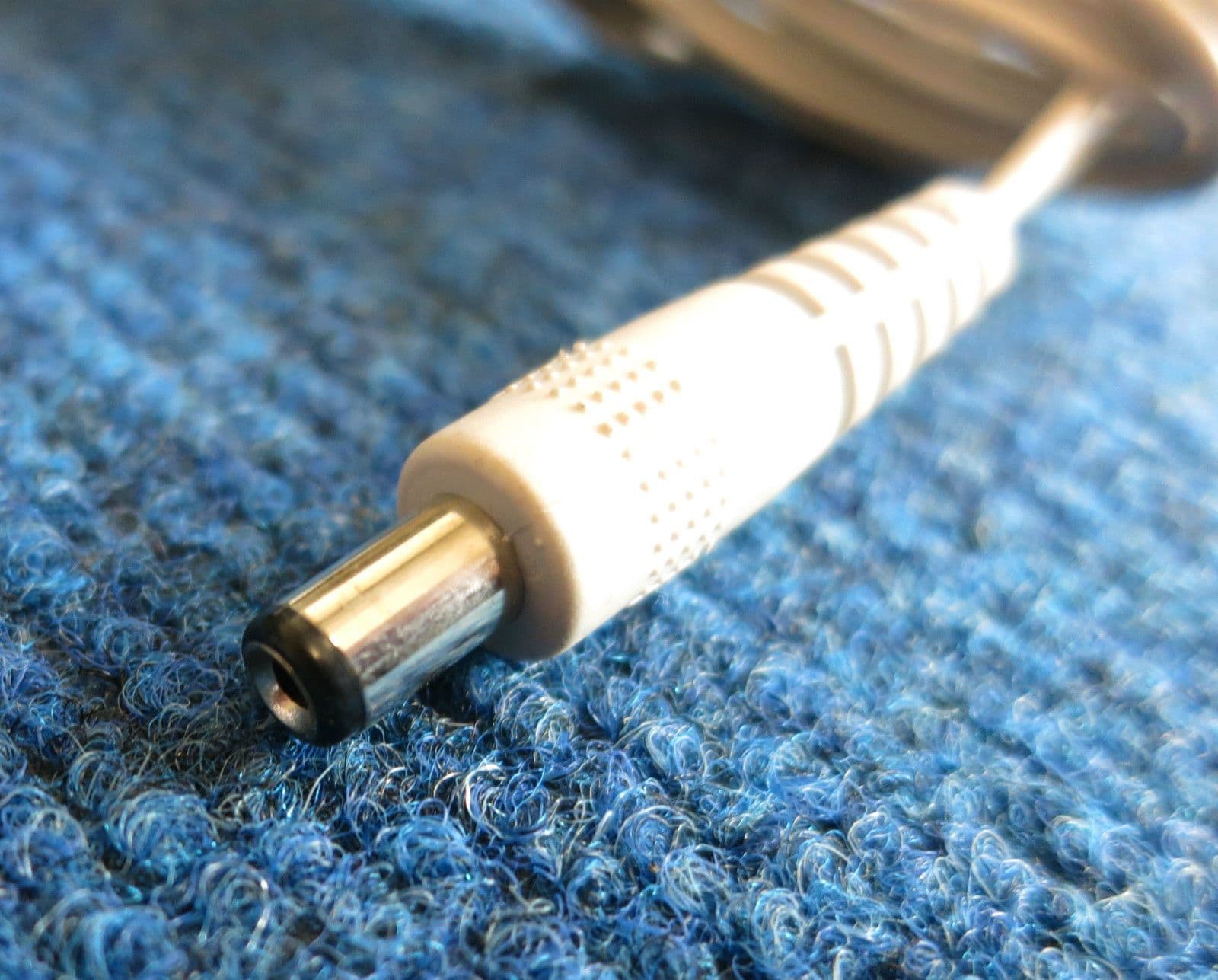 Lamtec AB09V200T Direct Plug-in UK Plug Class 2 Transformer AC Adapter ...