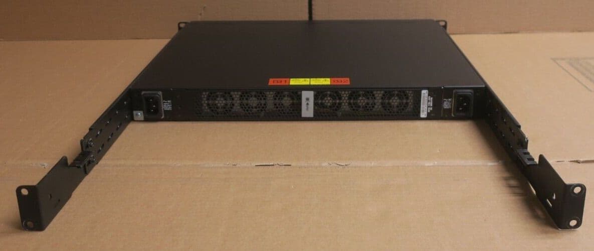 Lenovo RackSwitch G8124E 7159-HC9 24x 1/10GbE SFP Port L3 Switch 00MY148