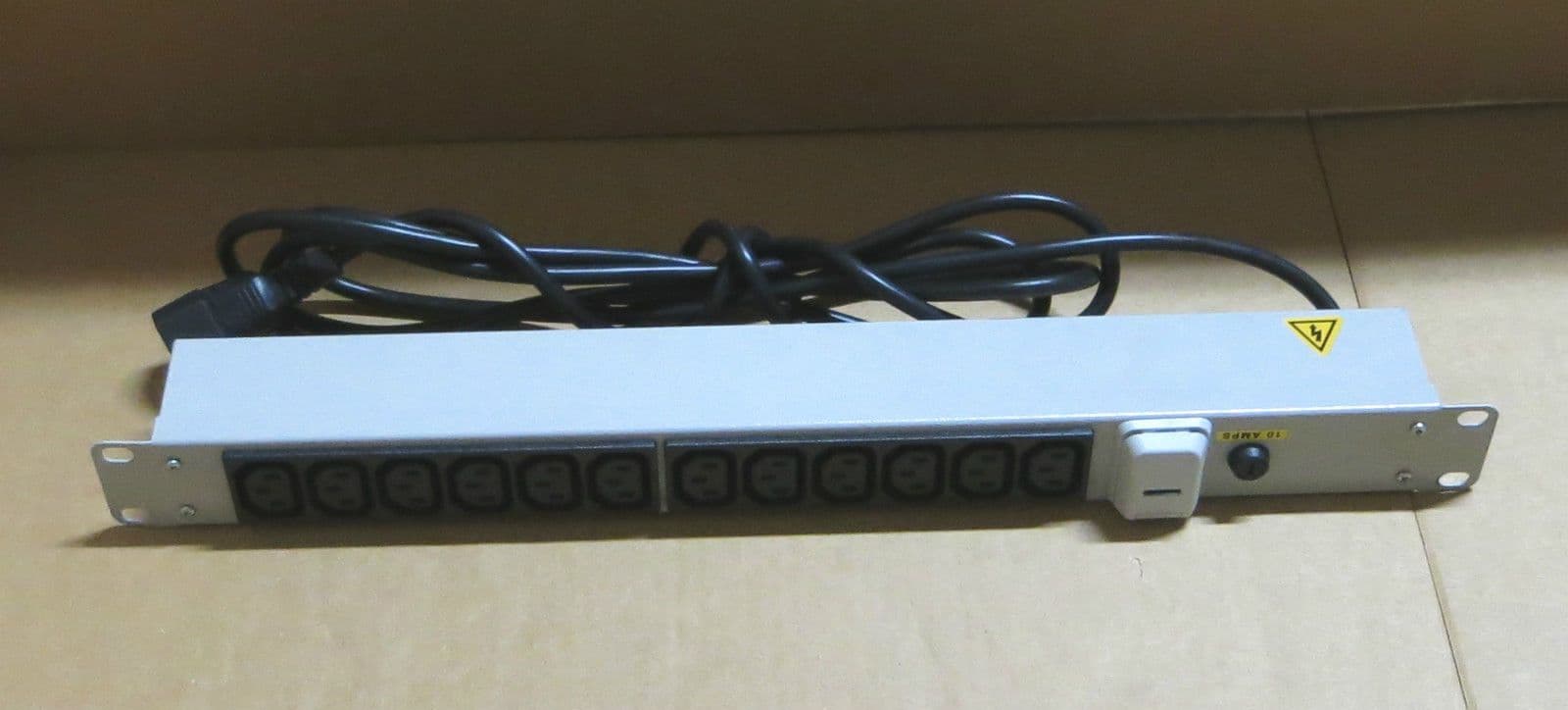 Lindy 12-Port PDU Bar - C14 Inlet 12 x C13 Outlets Power Distribution ...