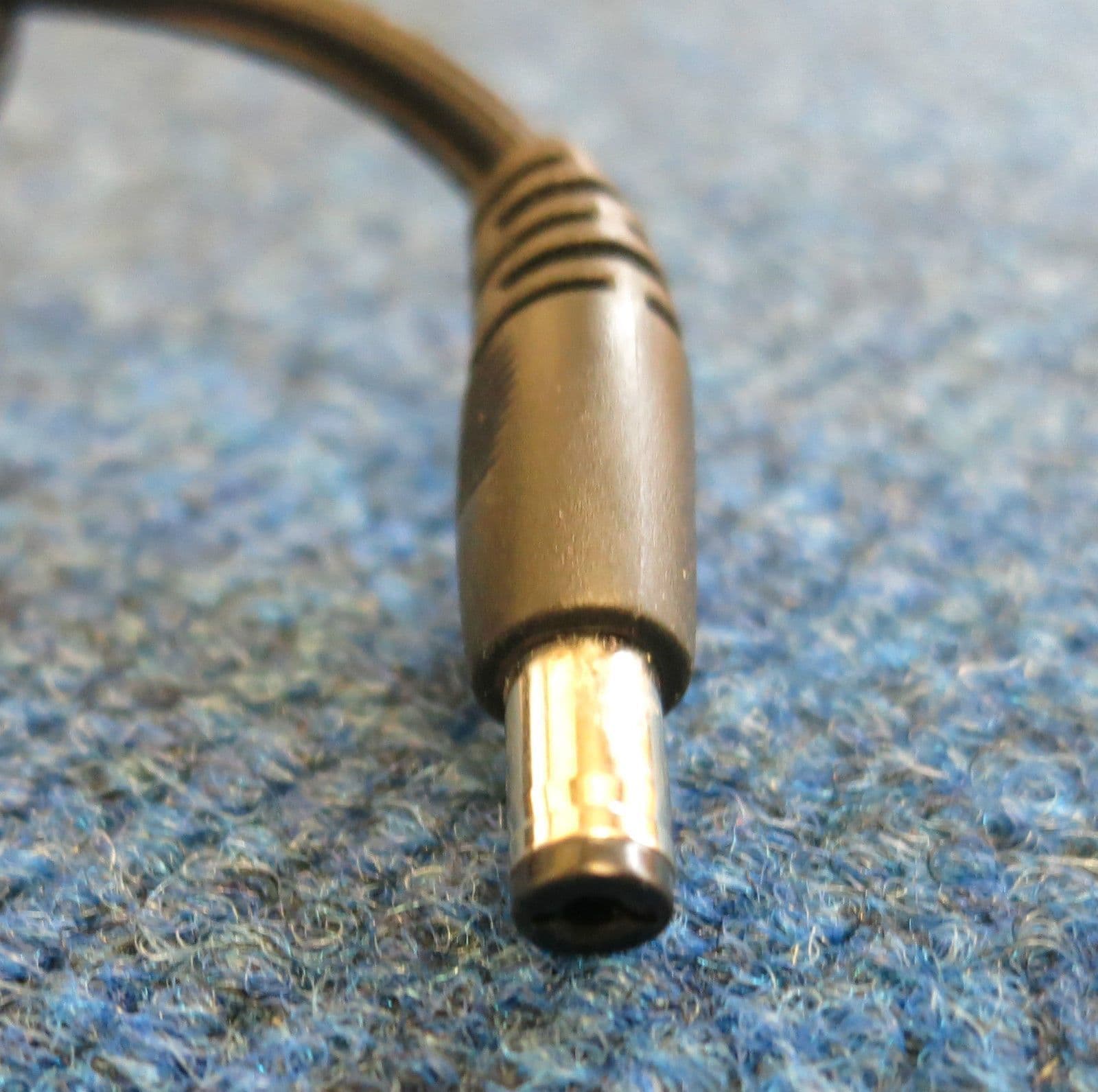 Linksys By Cisco DSA-12W-10 UK 3 Pin Plug AC Power Adapter Charger 9V 1A