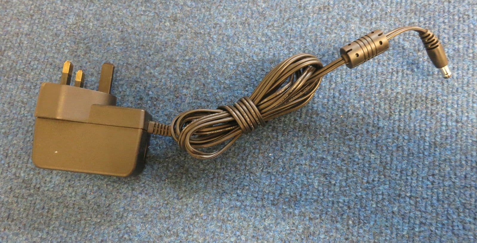 Linksys By Cisco DSA-12W-10 UK 3 Pin Plug AC Power Adapter Charger 9V 1A