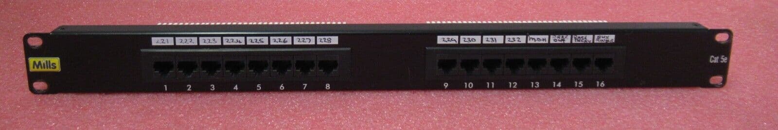 Mills 16 Port Cat5e RJ45 Ethernet 19" Rackmount 1U Rear Punch Patch Panel Black