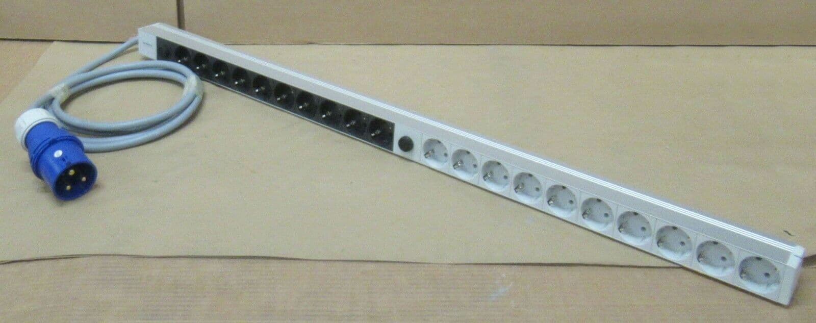 Minkels PDU 20x Type F C20 Power Distribution Unit Rackmount 32A 250V ...