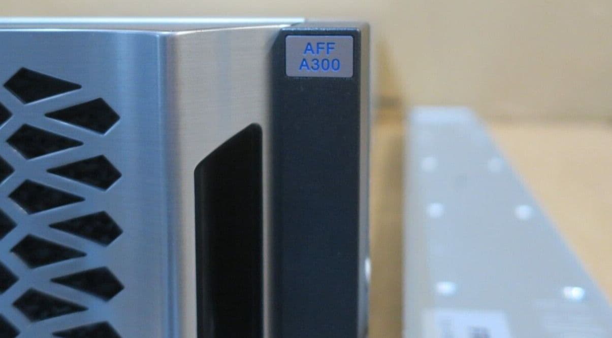 NetApp AFF A300 3U All Flash Storage System 2x HA Controller 111-02493 ...
