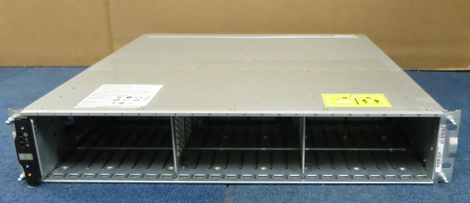 NetApp DS2246 NAJ-1001 24 x 2 5" Disk Array 2 x X5713A-R6 IOM6 SAS 6GB ...