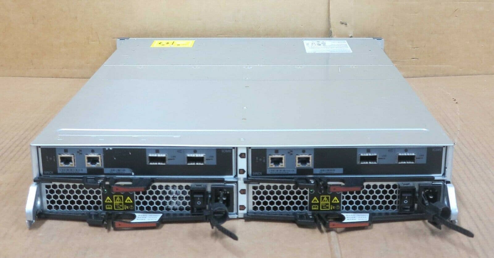 NetApp DS2246 NAJ-1001 Disk Array 12x 400GB SSD 2x IOM6 Controllers 2x PSU