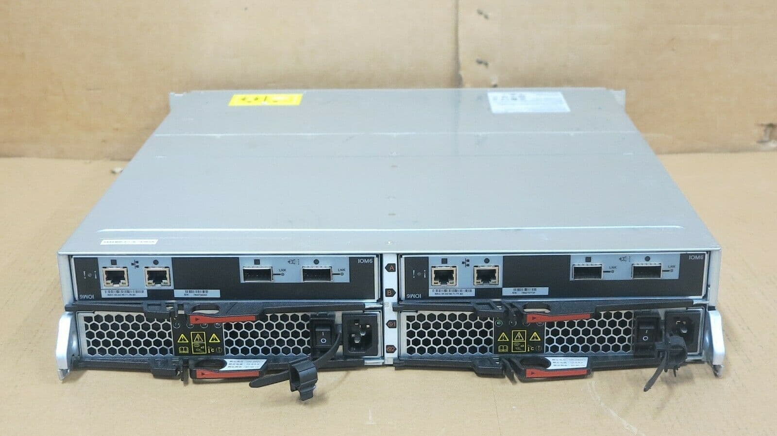 NetApp DS2246 NAJ-1001 Disk Array 13 2TB 22x 600GB HDD 2x IOM6 Controllers
