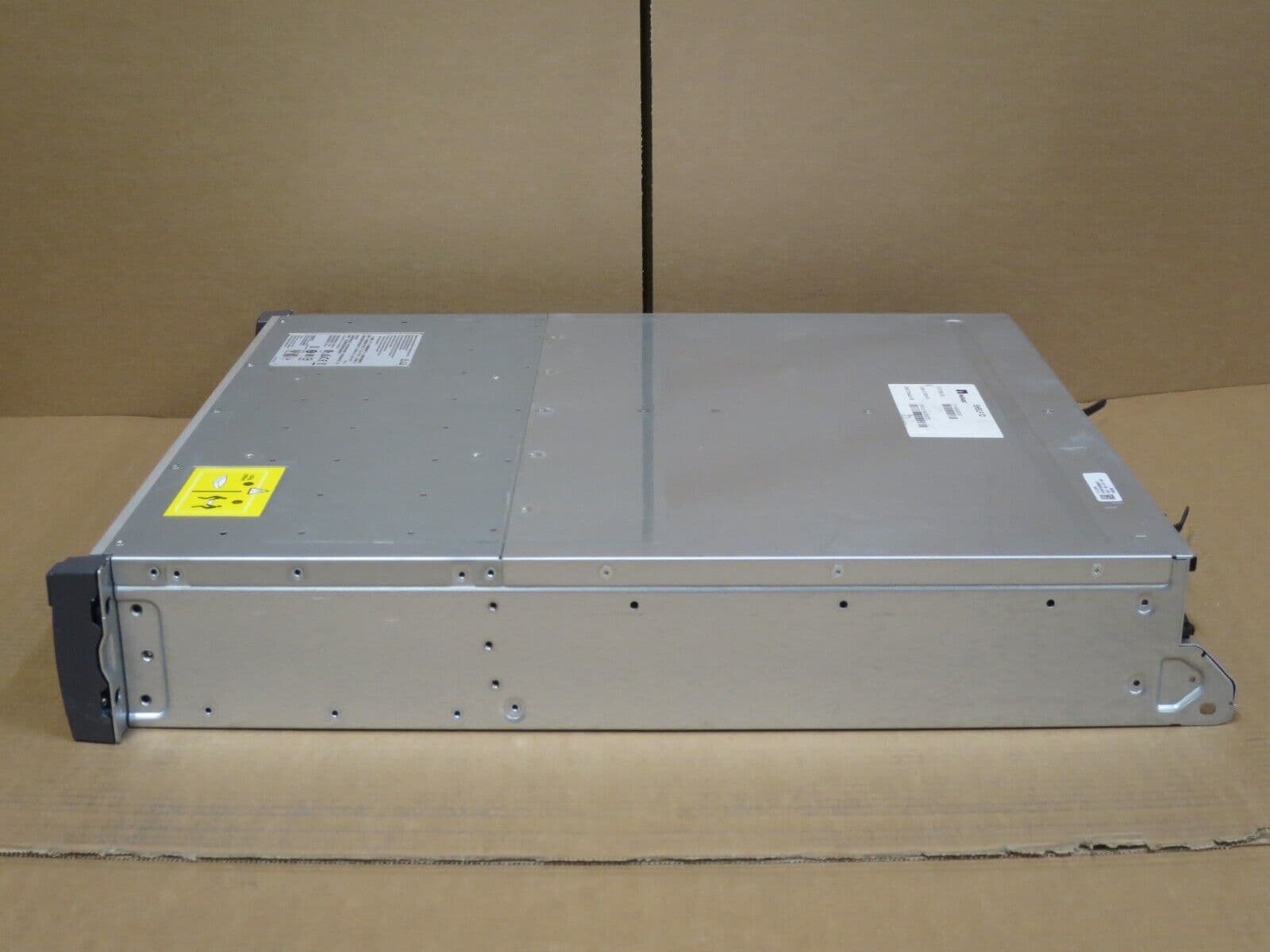 NetApp DS2246 NAJ-1001 Disk Array 24 x 1 2TB 2 5" HDD 2x IOM6 Controllers