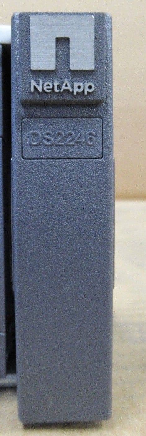 NetApp DS2246 NAJ-1001 Disk Array 9 x 450GB 10K HDD 2x IOM6 Controllers ...