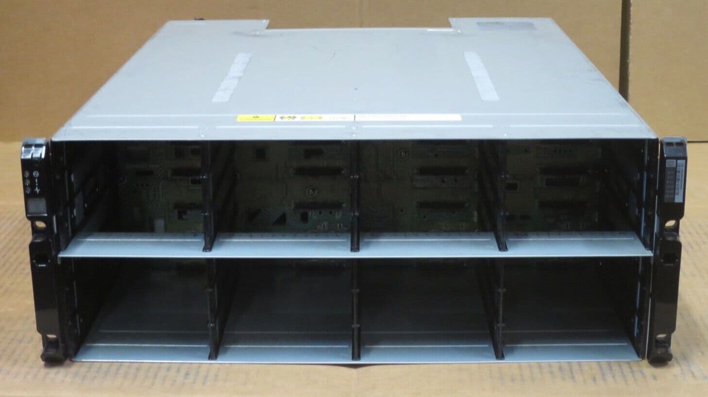 NetApp DS4243 NAJ-0801 Array 24x 3 5" SAS Bays 2x IOM3 Module 4x PSU