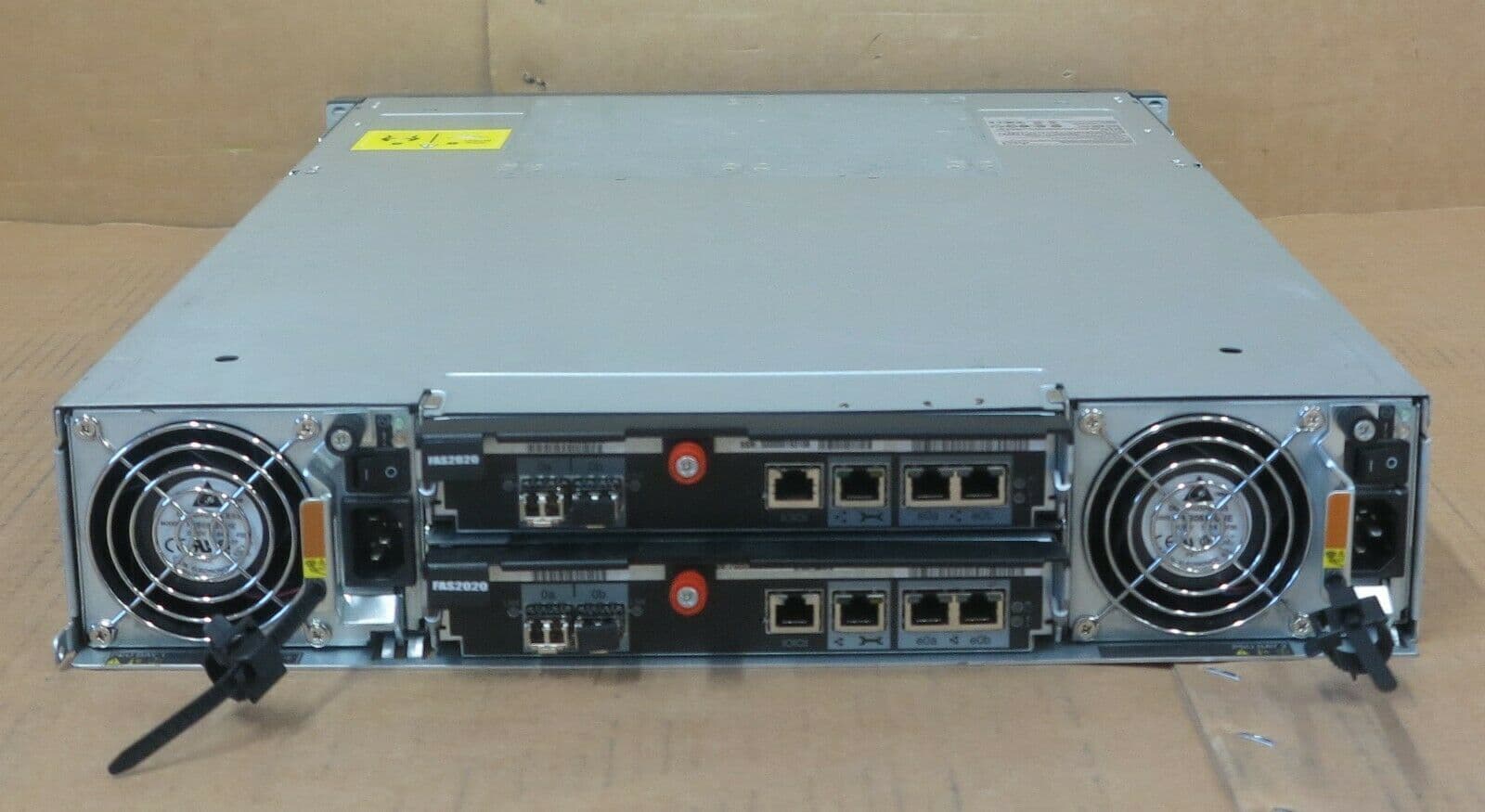 NetApp FAS2020 Filer iSCSI Storage Array Shelf 2 x controllers 6 x ...