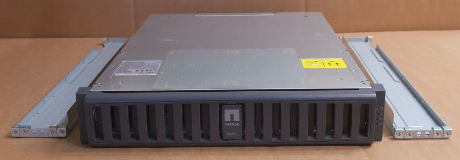 NetApp FAS2040 NAF-0602 Storage System 1x Controller 111-00524 2x 675W PSU