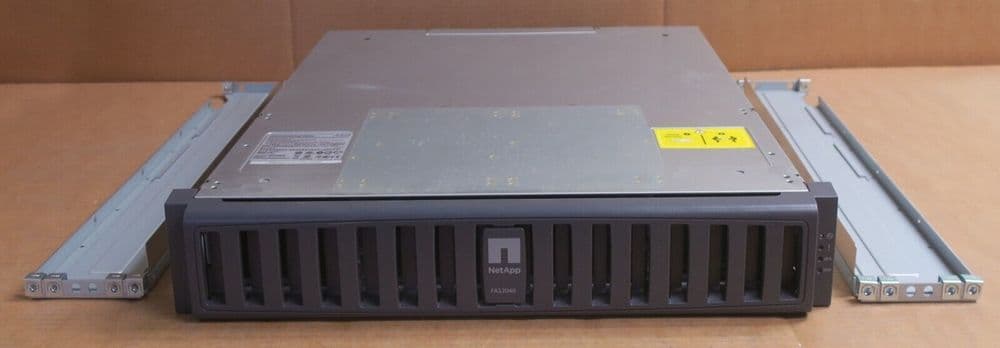 NetApp FAS2040 NAF-0602 Storage System 1x Controller 111-00524 2x 675W PSU