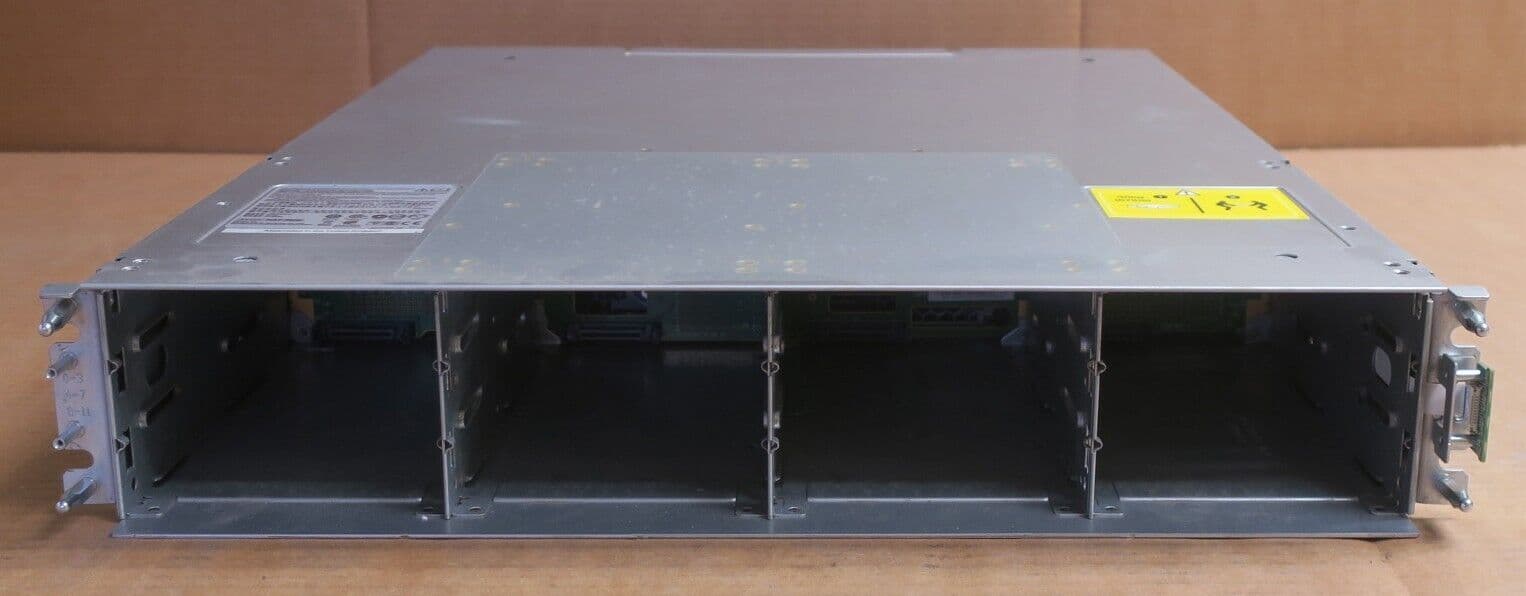 NetApp FAS2040 NAF-0602 Storage System 1x Controller 111-00524 2x 675W PSU