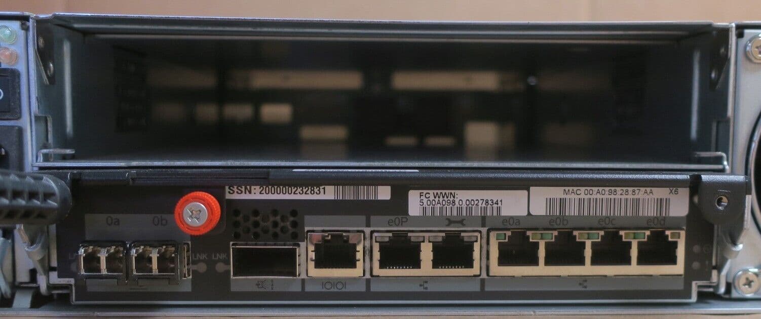 NetApp FAS2040 NAF-0602 Storage System 1x Controller 111-00524 2x 675W PSU