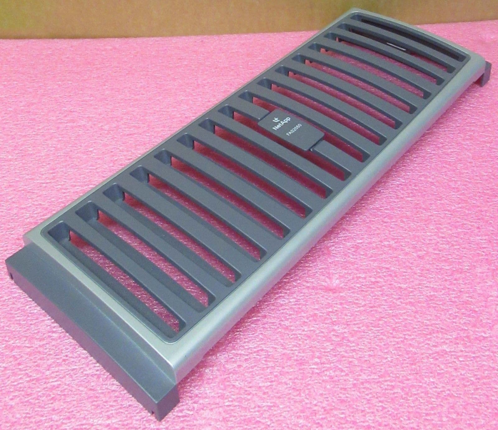 NetApp FAS2050 NAJ-0601 Front Bezel Panel Cover 111-00235 C0