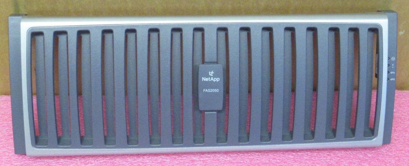 NetApp FAS2050 NAJ-0601 Front Bezel Panel Cover 111-00235 C0