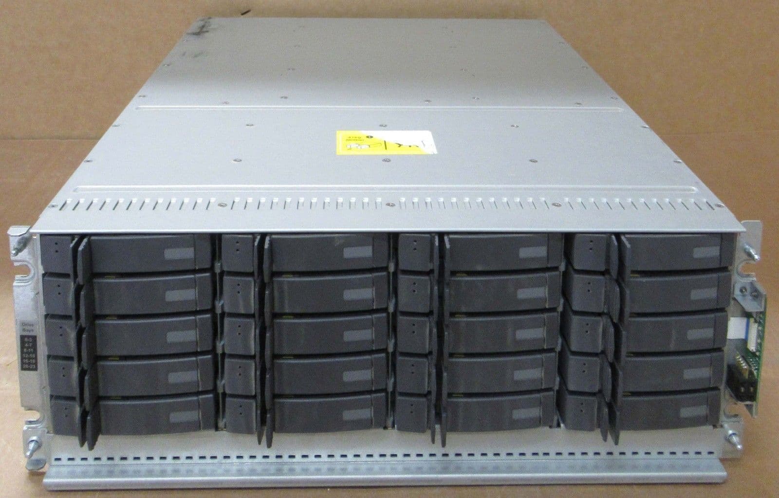 NetApp FAS2050 NAJ-0601 SAN Array 20x SCSI Bays 1x Controller Unit 111 ...