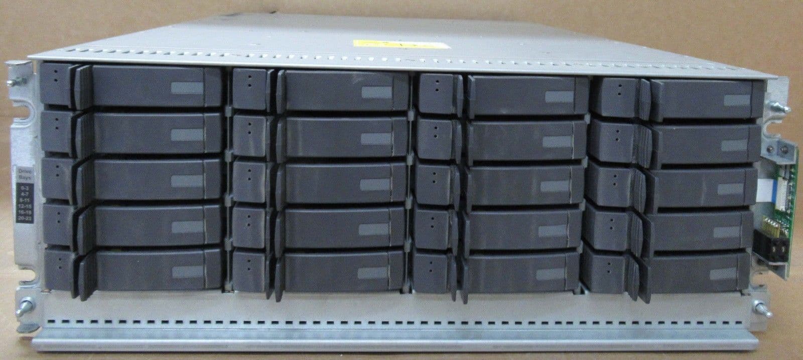 NetApp FAS2050 NAJ-0601 SAN Array 20x SCSI Bays 1x Controller Unit 111 ...