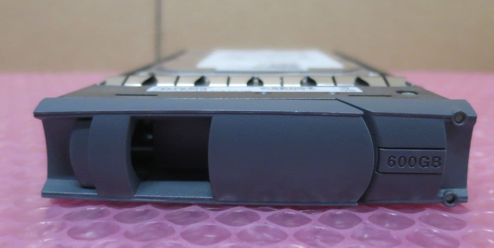 NetApp X412A-R5 600GB 15K SAS Hard Disk Drive for DS4243 FAS2240-4 FAS2220