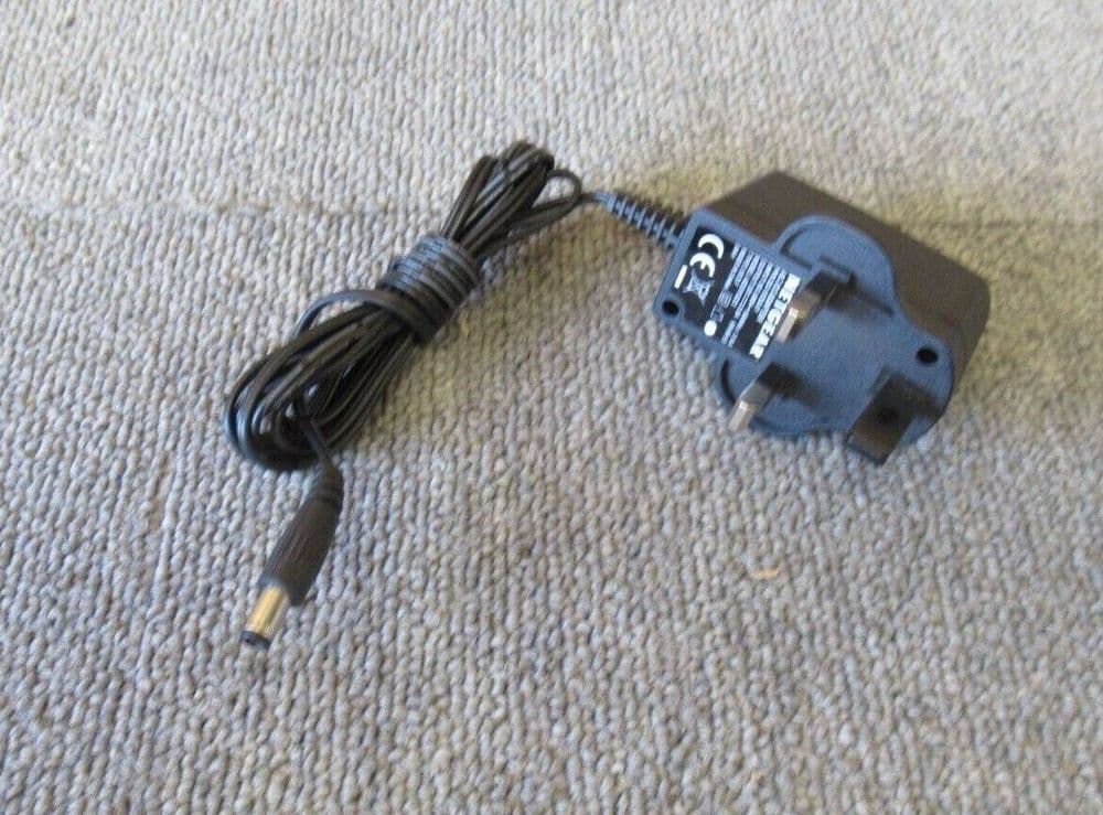 Netgear 332-10703-01 AD2015223 007LF UK Plug AC Power Adapter 6W 12V 0 5A