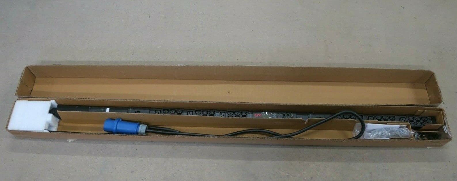 NEW APC AP8841 Rack PDU 2G Metered ZeroU 30A 200/240V 36 C13 & 6 C19