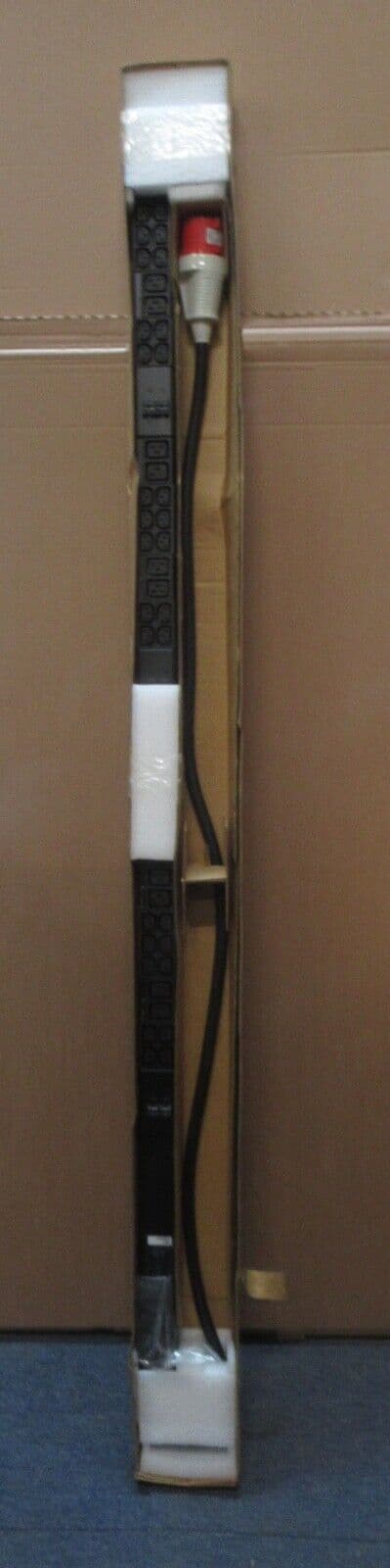 NEW APC AP8886 Metered Rack PDU 32A 230V 30x C13 12x C19 Power ...
