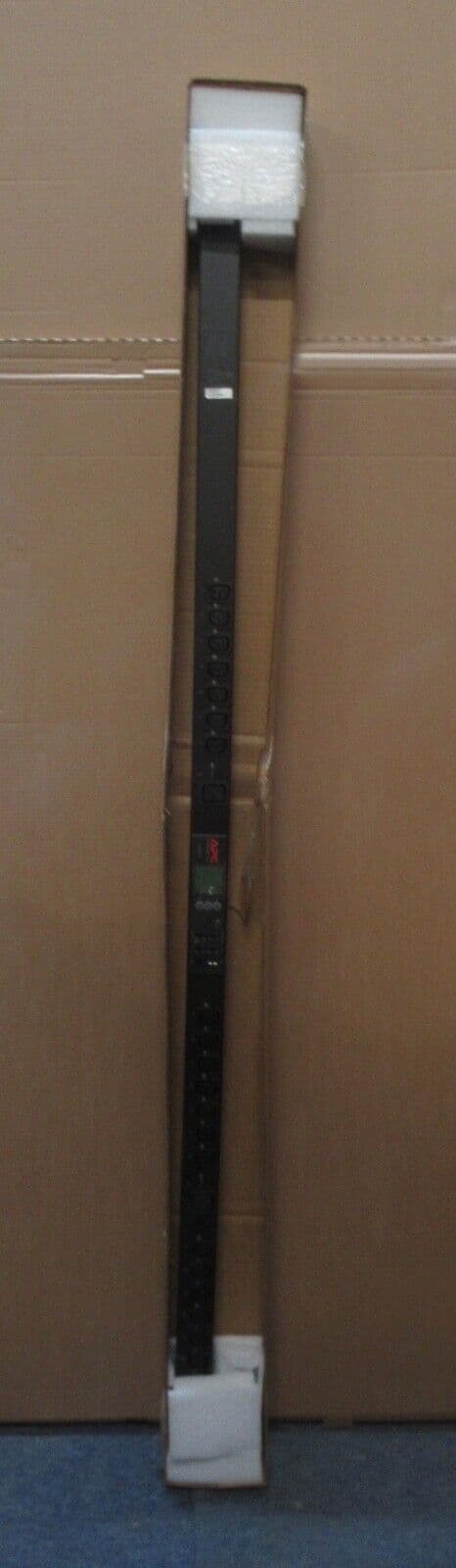 NEW APC AP8959EU3 Smart Switched Rack Power Strip PDU 0U 16A 230V 21x ...