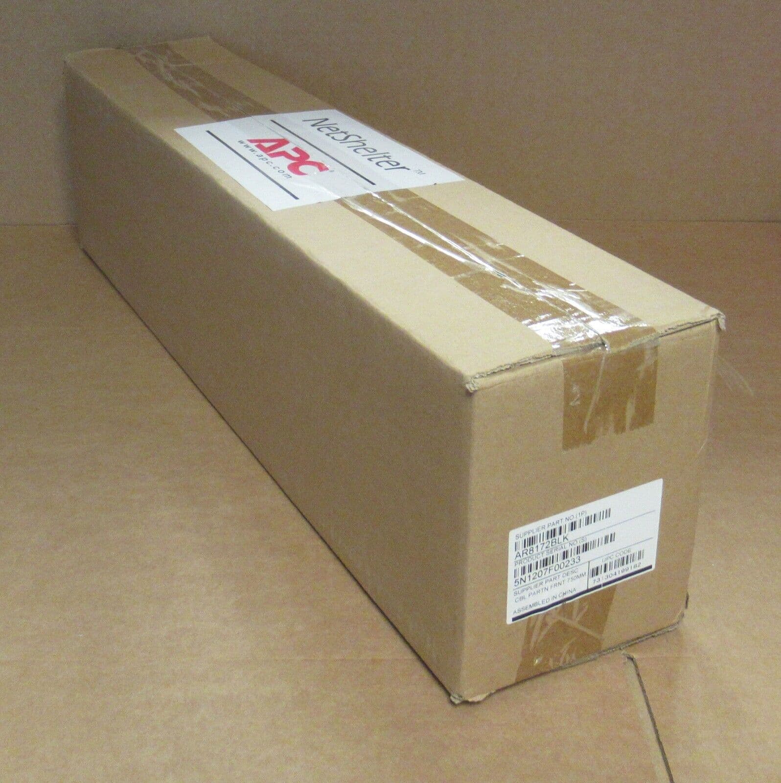 NEW APC AR8172BLK NetShelter Data Cable Management Cable Partition 750mm