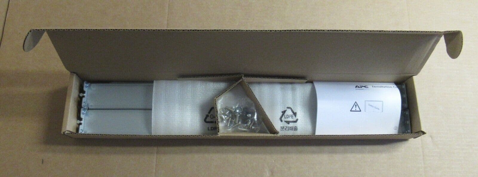 NEW APC Smart-UPS Rack Mount 1U Rail Kit SRTRK1 870-12108A / 870-121709A
