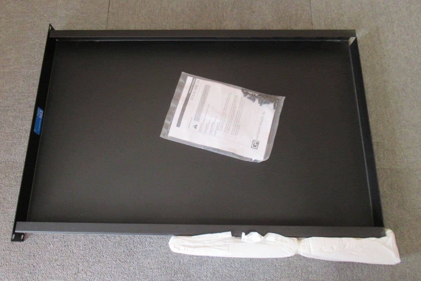 New Chatsworth 15245-703 Adjustable Four-Post Rack Shelf 1U 19" 750mm ...