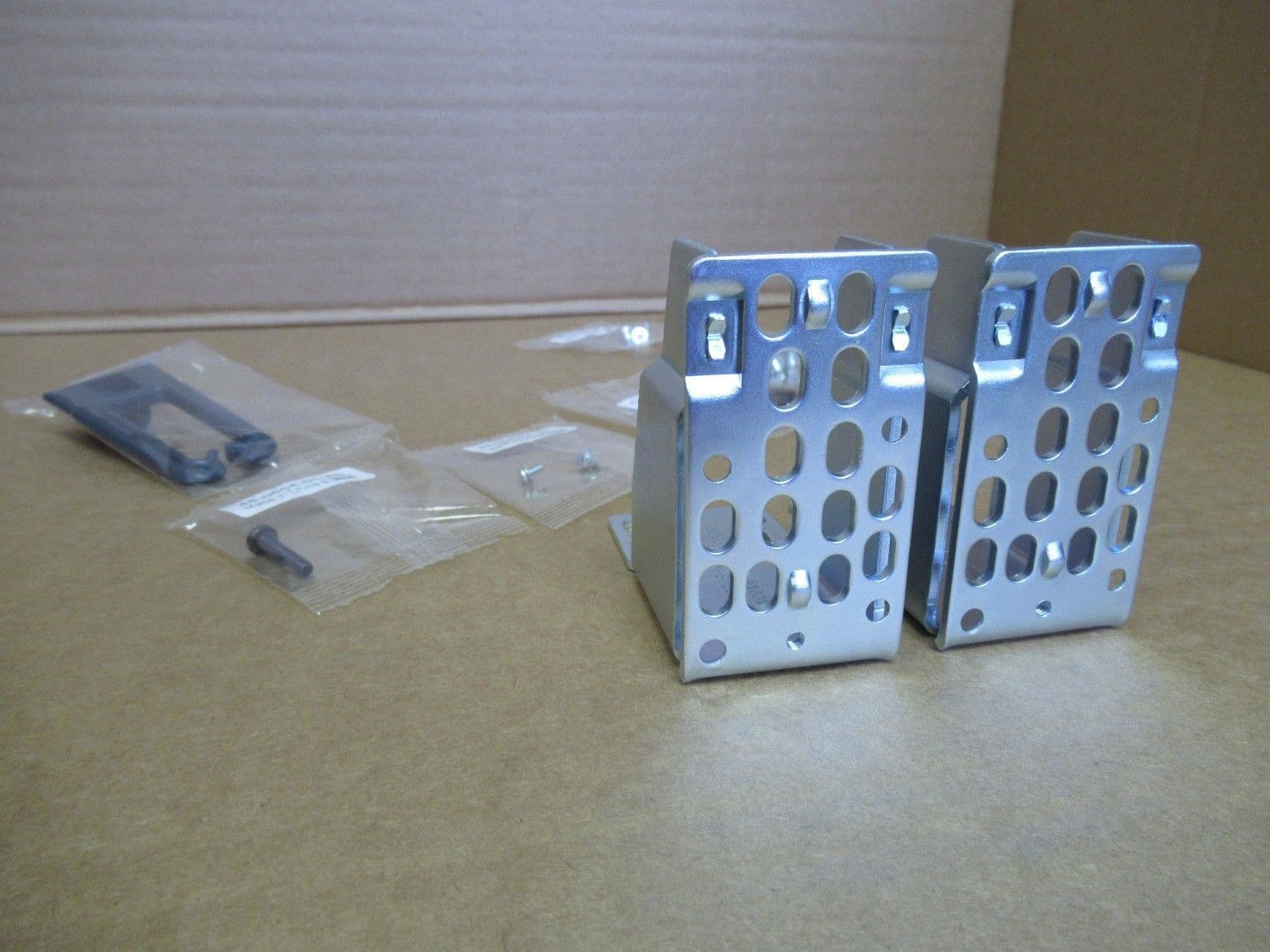 NEW Cisco Rack Mount Brackets Mounting Kit 700-13248-01 for 24-inch Racks