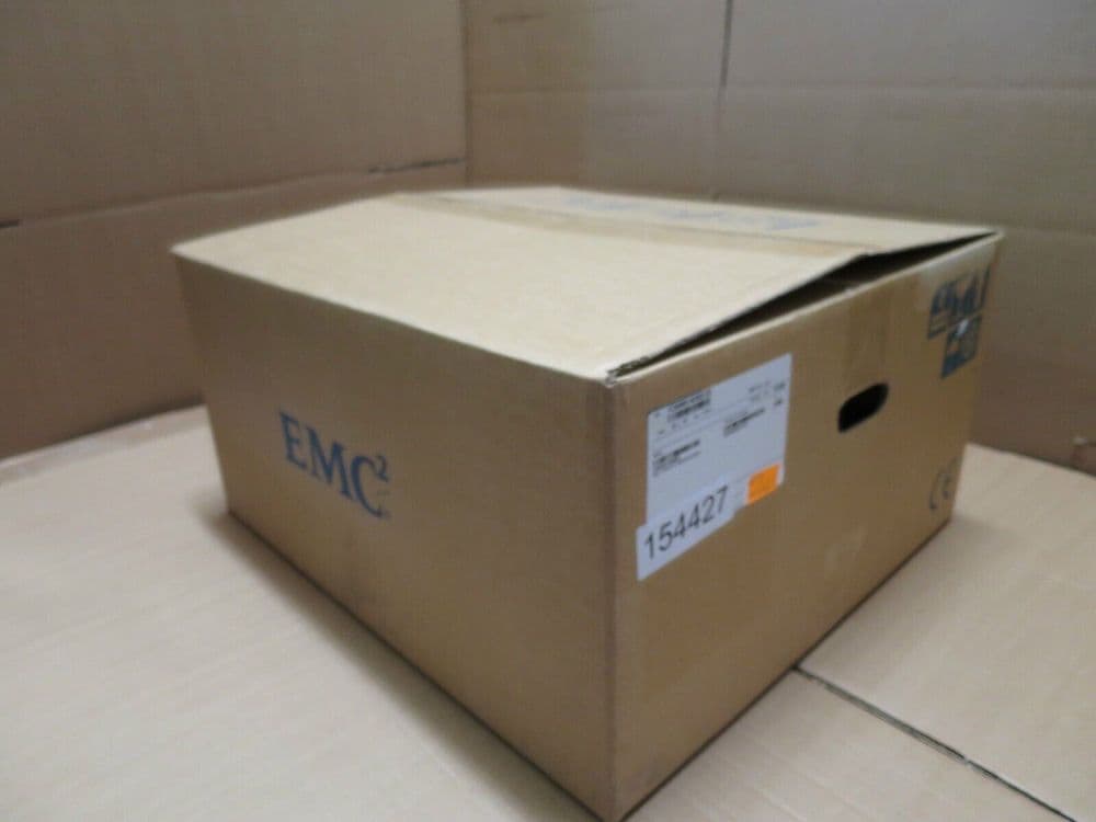 NEW Dell EMC CAE AX4-5DAE FX984 with 12 x AX-SS15-300 300GB 15K 005049034